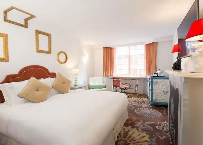 THE LUXE MANOR HONG KONG
