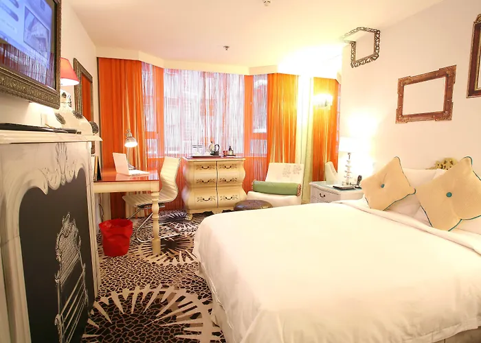 THE LUXE MANOR HONG KONG