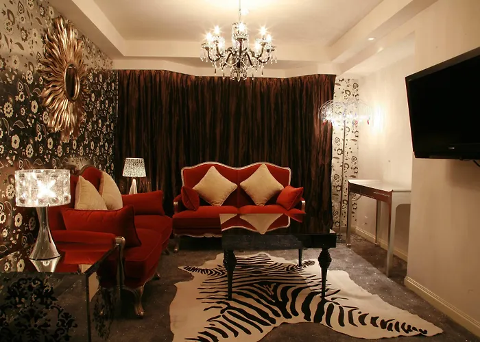 THE LUXE MANOR HONG KONG