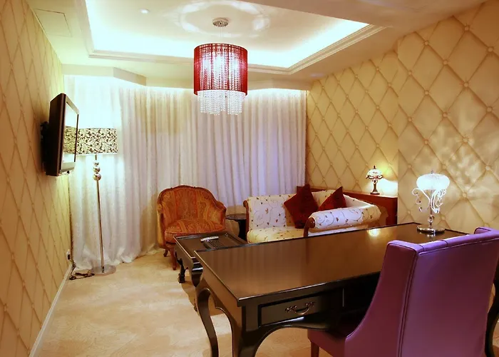 THE LUXE MANOR HONG KONG