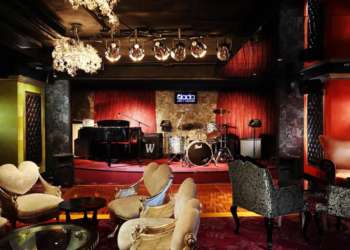 THE LUXE MANOR HONG KONG