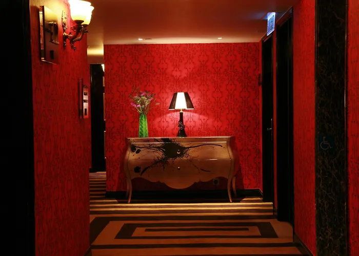 THE LUXE MANOR HONG KONG