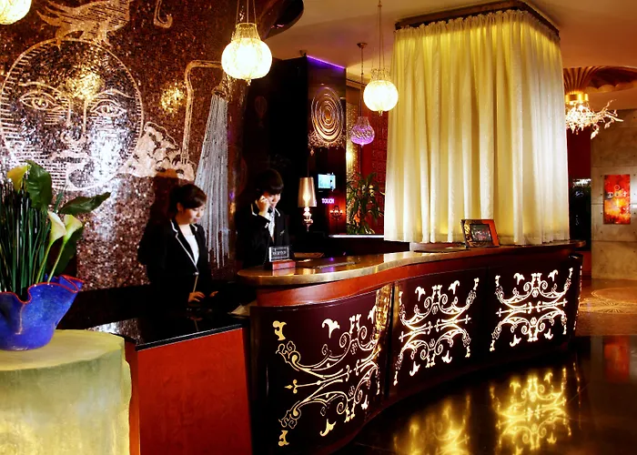 THE LUXE MANOR HONG KONG