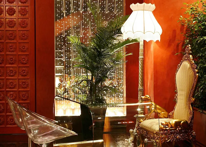 THE LUXE MANOR HONG KONG