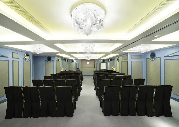 THE LUXE MANOR HONG KONG