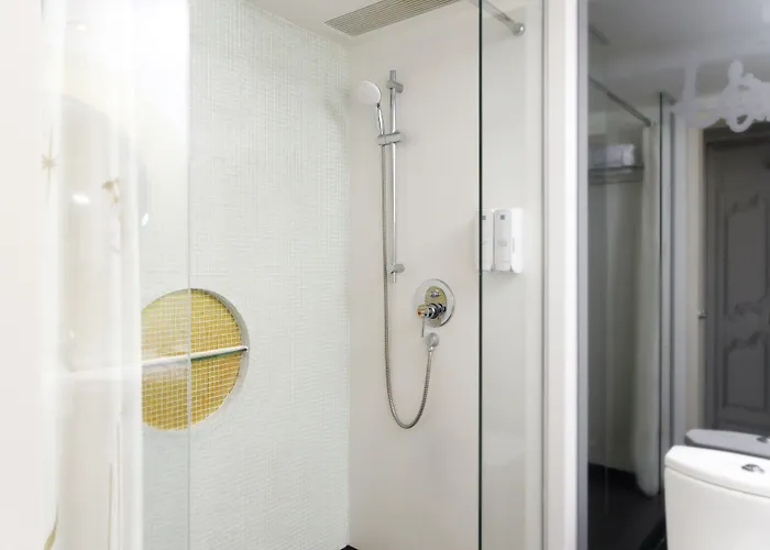 THE LUXE MANOR HONG KONG